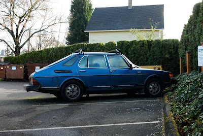 OLD PARKED CARS.: 1979 Saab 900 GLE Sedan.