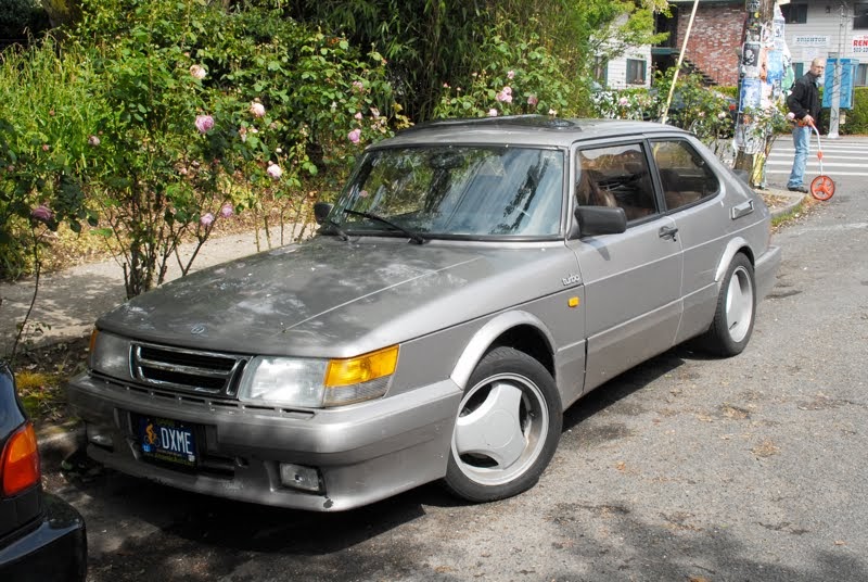 OLD PARKED CARS.: 1991 Saab 900 Carlsson Special Edition.