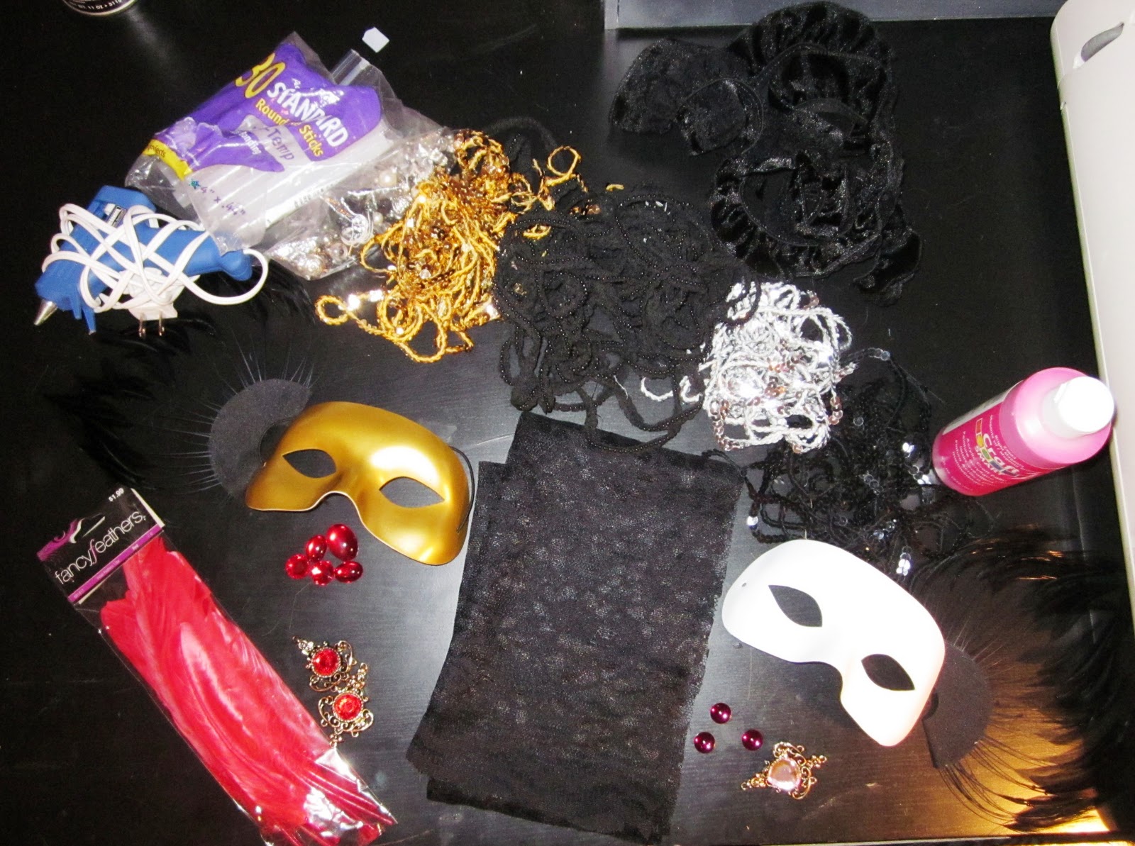 Anngela's Pretty Little Things: Lace Masquerade Mask {Tutorial}