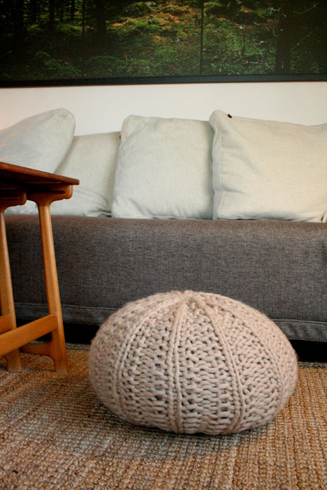 try 2 knit | T2K: knitting pouf!