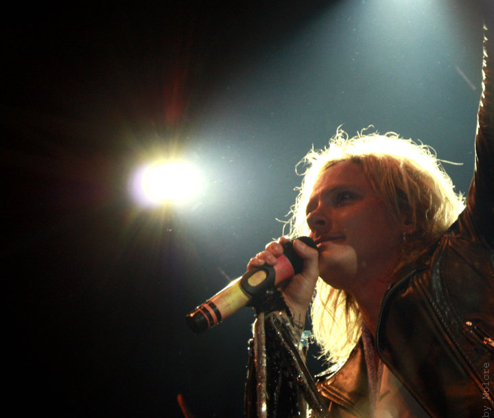 NEGATIVE: Jonne Aaron Negativen uudesta videosta: Välillä oli vaatteita ...