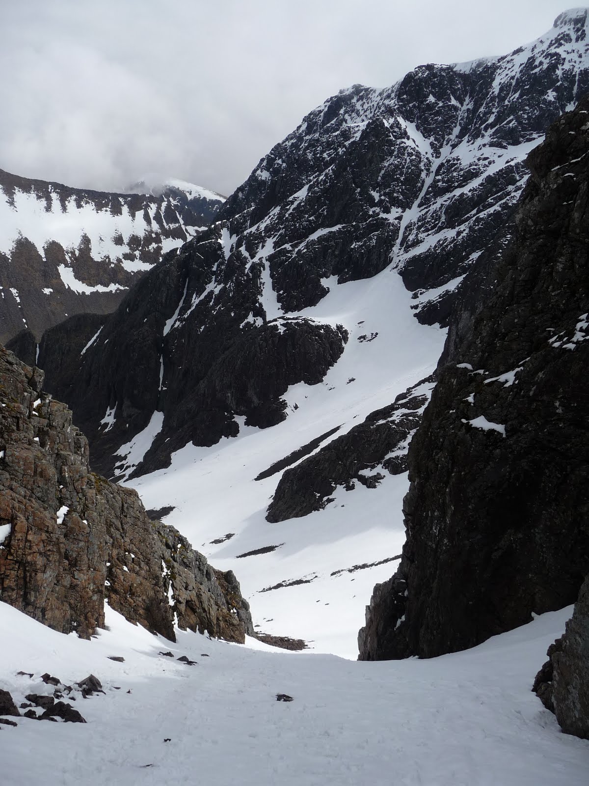 TARMACHAN MOUNTAINEERING: BEN NEVIS - NO. 4 GULLY - WINTER!