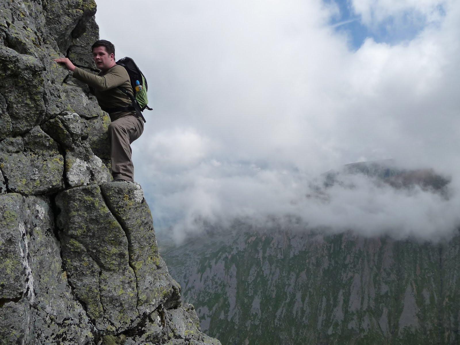 TARMACHAN MOUNTAINEERING: LEDGE ROUTE &CMD ARETE BEN NEVIS
