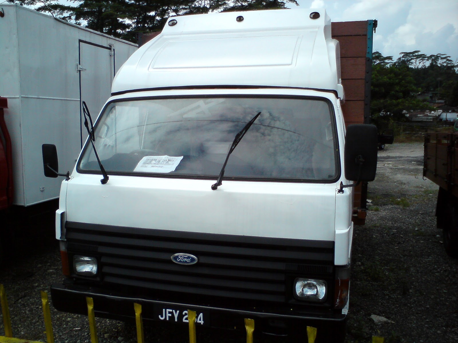 redda motor: Ford Trader kargo Am 2000/01year (RM36000)