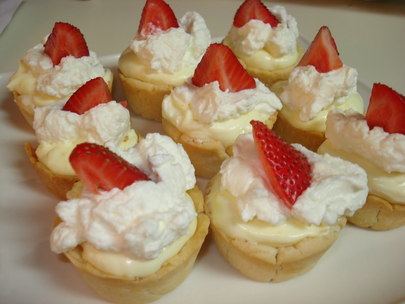 Rozlynn Bakes: Tassie Cups with Whipped Lemon Curd Filling