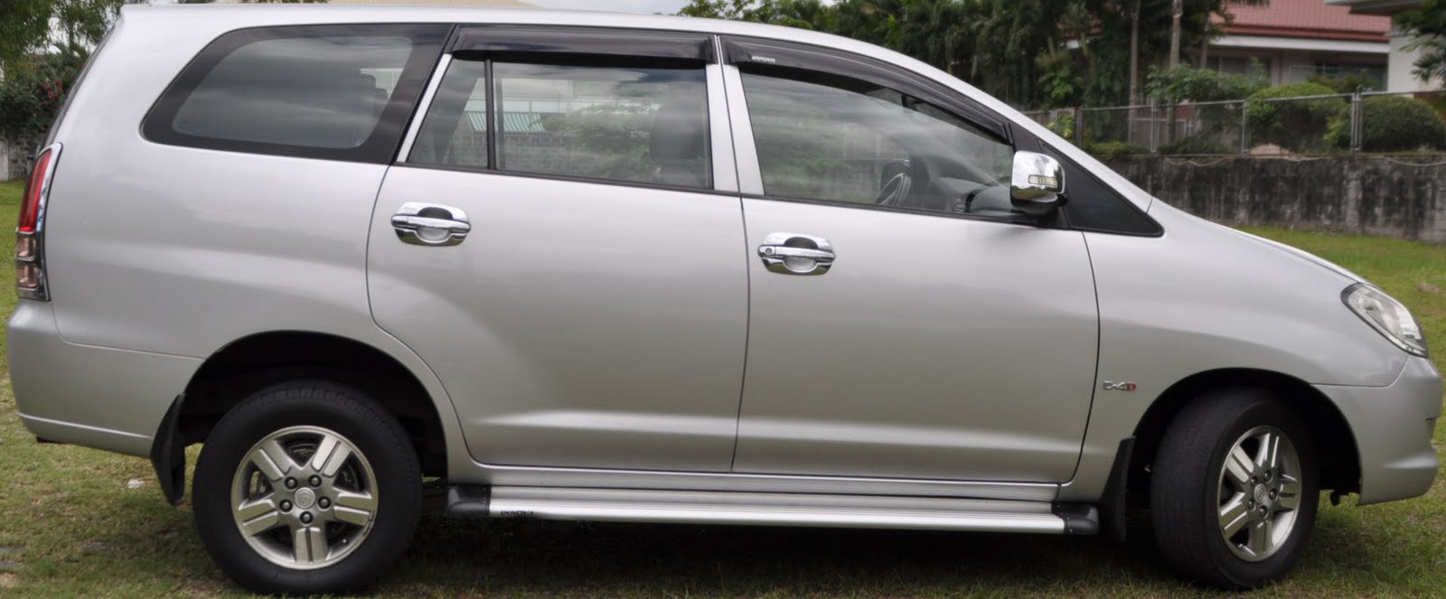 AUTOLUX: 2006 TOYOTA INNOVA E