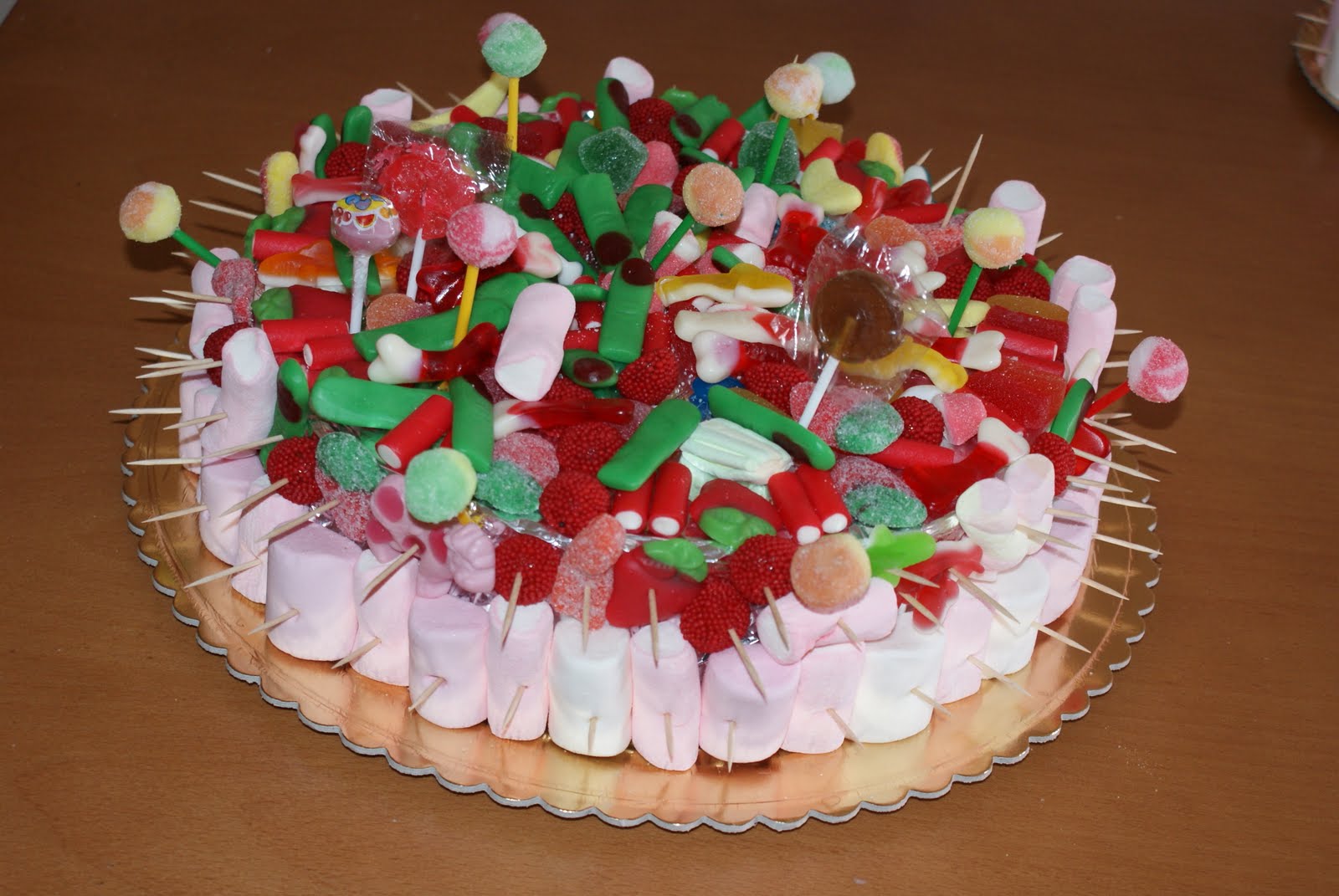 Bolos de Cá - Bolos Decorados.: Verão.....muita piscina.....e gomas