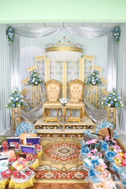 Bridal D` Ina Pengantin: Galeri Pelamin Ruang Tamu Tema Silver Putih ...