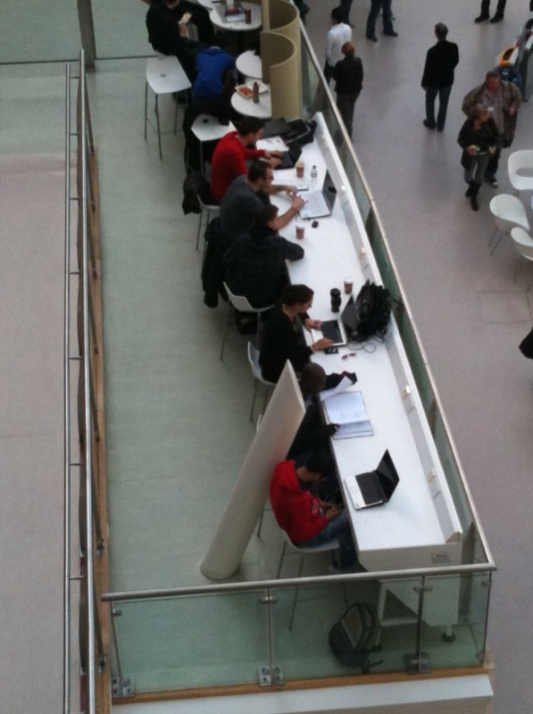 Paradise is a place: Laptop Bar