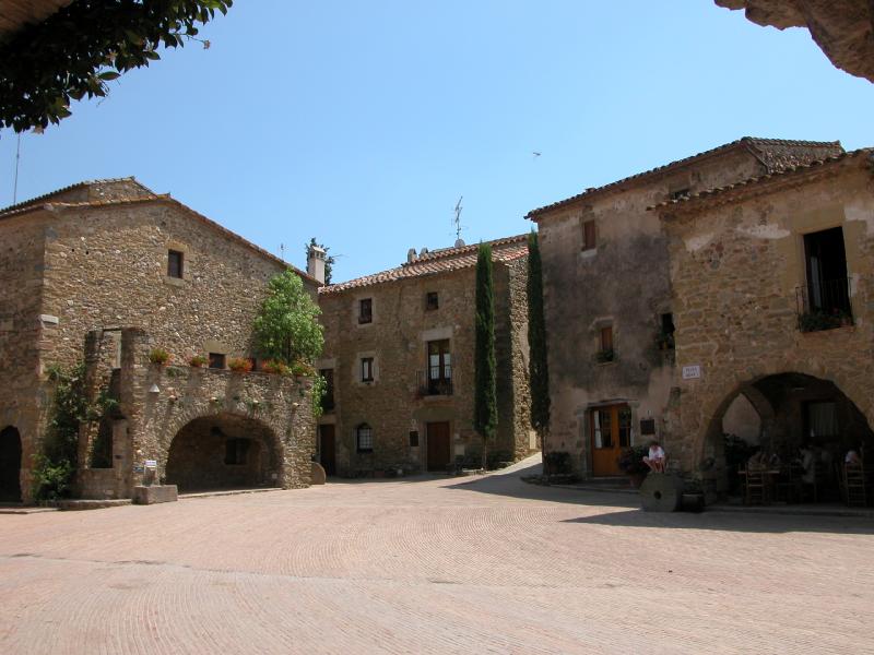 Monells*** Girona