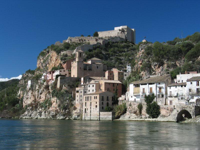 Castillo de Miravet** (Miravet)