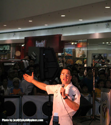 US Navy Singer - The DJ who's not a DeeJay