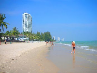 Travel Beaches Thailand: Cha-am Beach in Phetchaburi