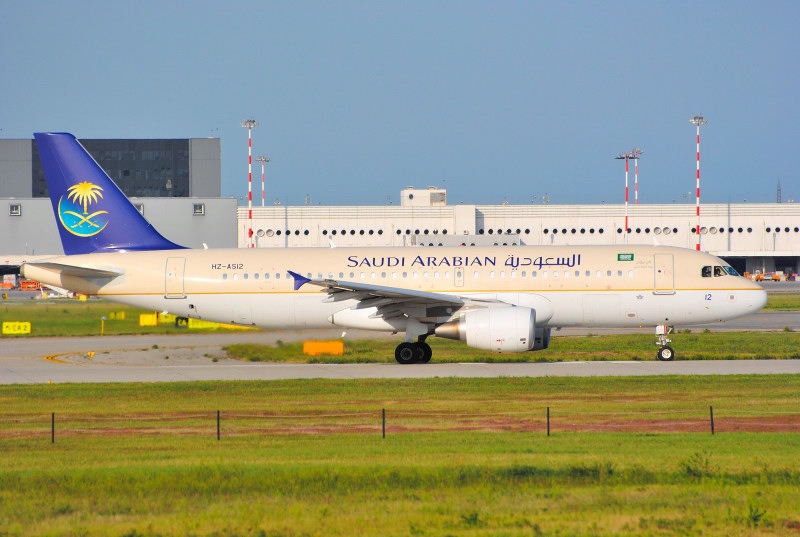 Andreas M. Schmucki's Flugwelt: Auslandtouren: Milano-Malpensa, 11 ...