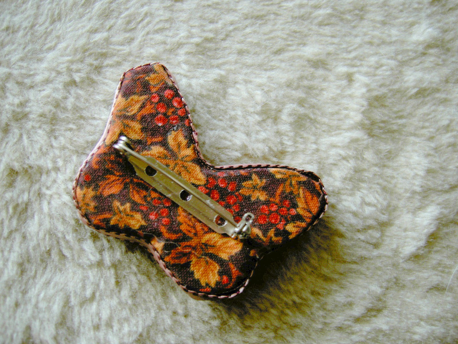 Plein Les Doigts: Broche brodée