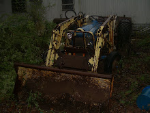 Ford tractor with front end loader: Ford farm tractor - model 2000