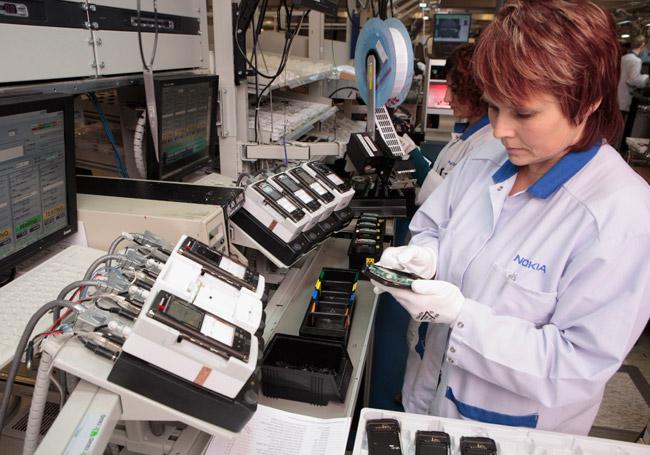 Realtime: Proses Pembuatan HP di Pabrik Nokia ( Pics ! )