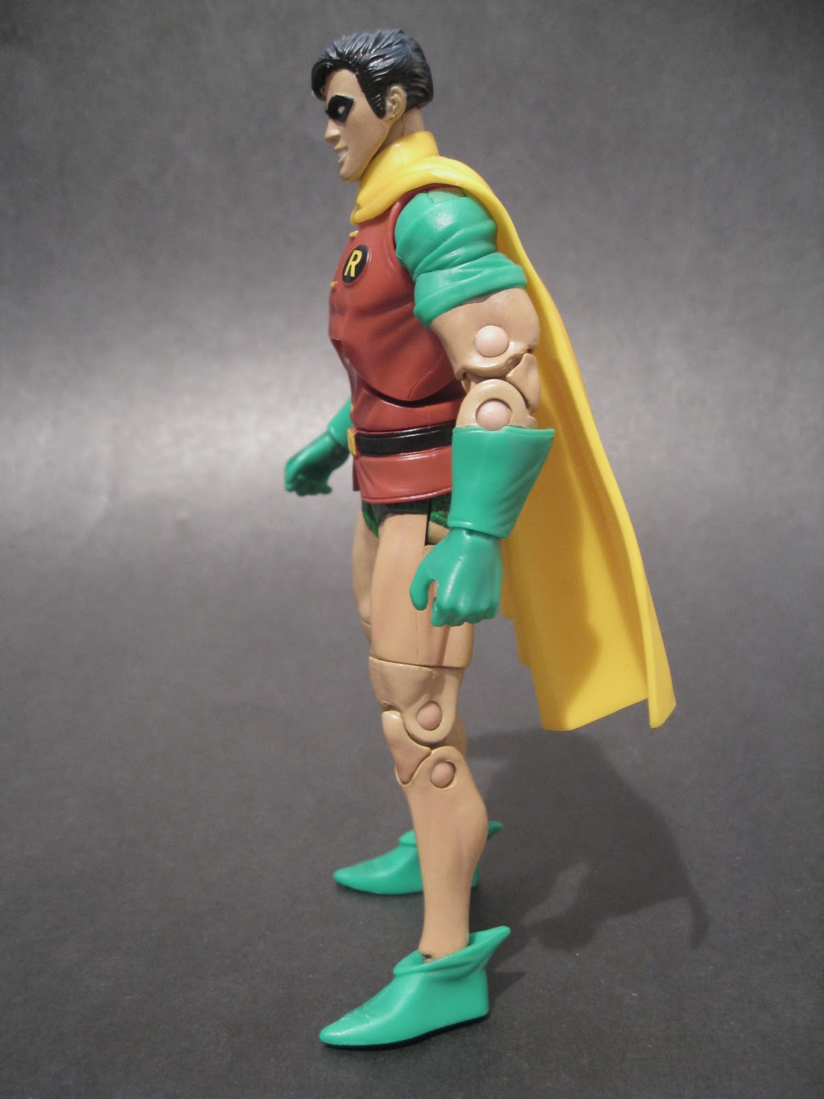 Action Toy Review: DC Universe Classics - Robin (Dick Grayson)