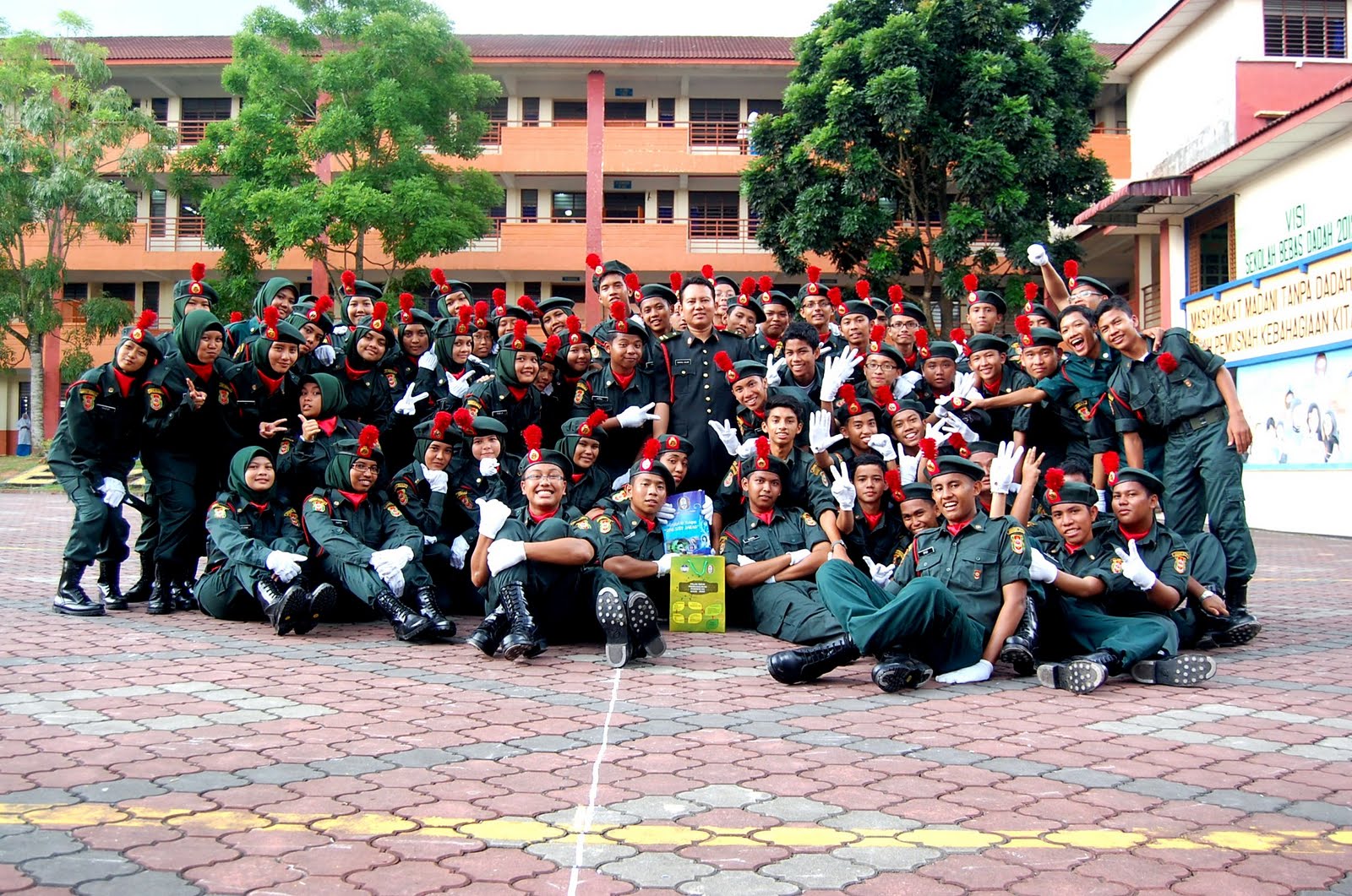 KADET REMAJA SEKOLAH