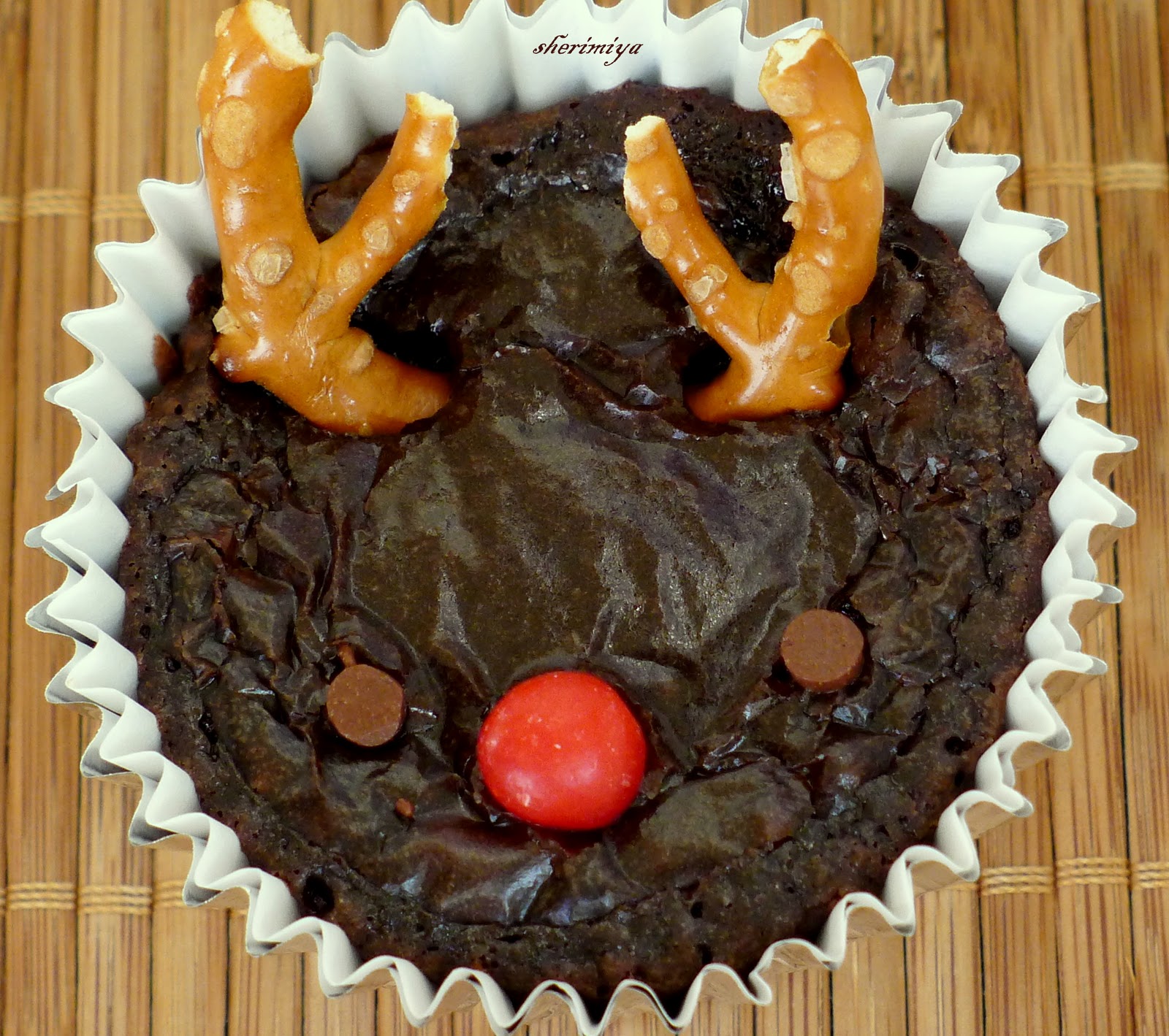 Happy Little Bento: Brownie-Dipped Oreo Reindeer Treats