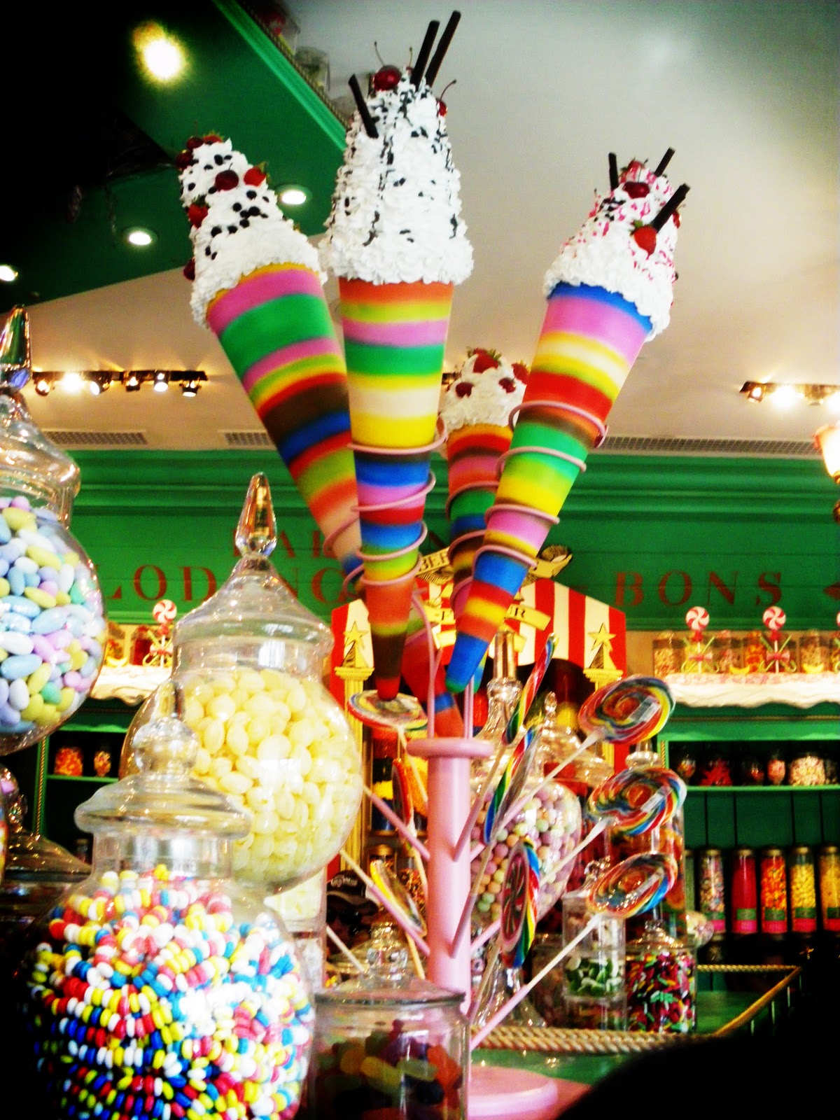 Golden Soup and Tofoo: Honeydukes at the Wizarding World of Harry Potter!