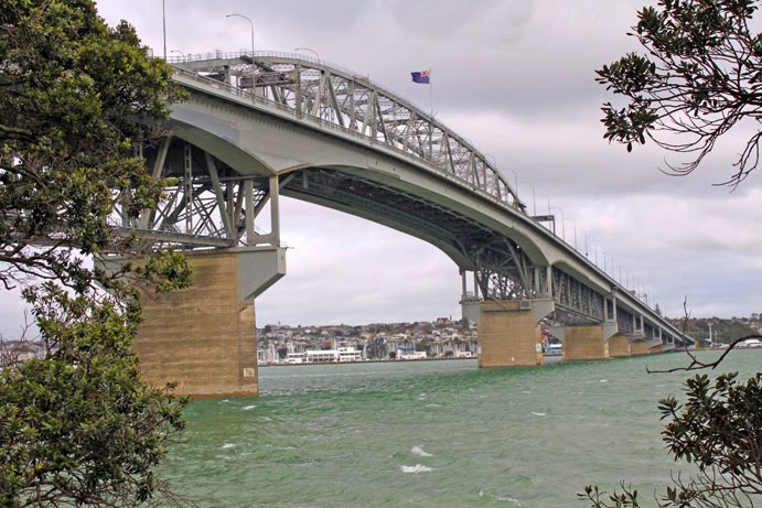 Photos of this n that: 8:365 Auckland Harbour Bridge