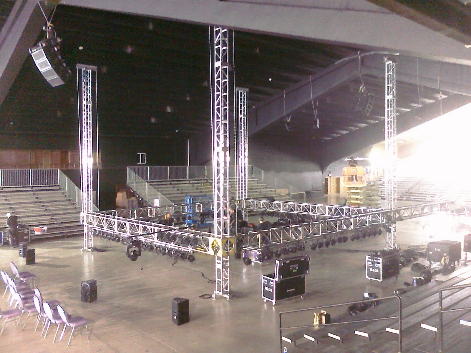 " IHP's PIPELINE POST ": CLIMBING TOWER TRUSS SYSTEM