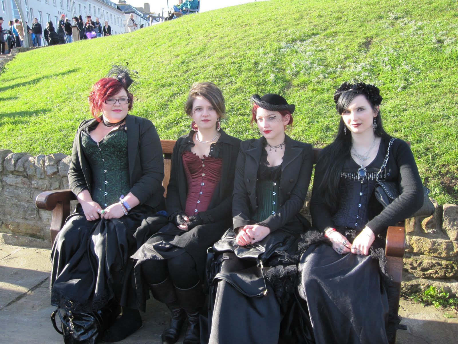 EAT THE RICH UK : WHITBY GOTH WEEKEND 2010 Pt1