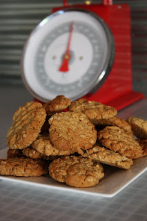 Snickerdoodle Creations: Recipe : Golden Oat Cookies