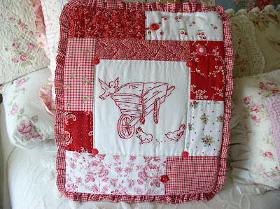 Sweet Cottage Dreams: Vintage Textiles - Display and Repurposing