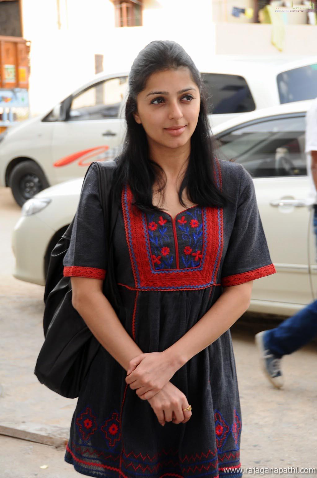 SOUTH ACTRESS BHUMIKA CHAWLA REAL LIFE PICTURES | GATEWAY TO WORLD CINEMA