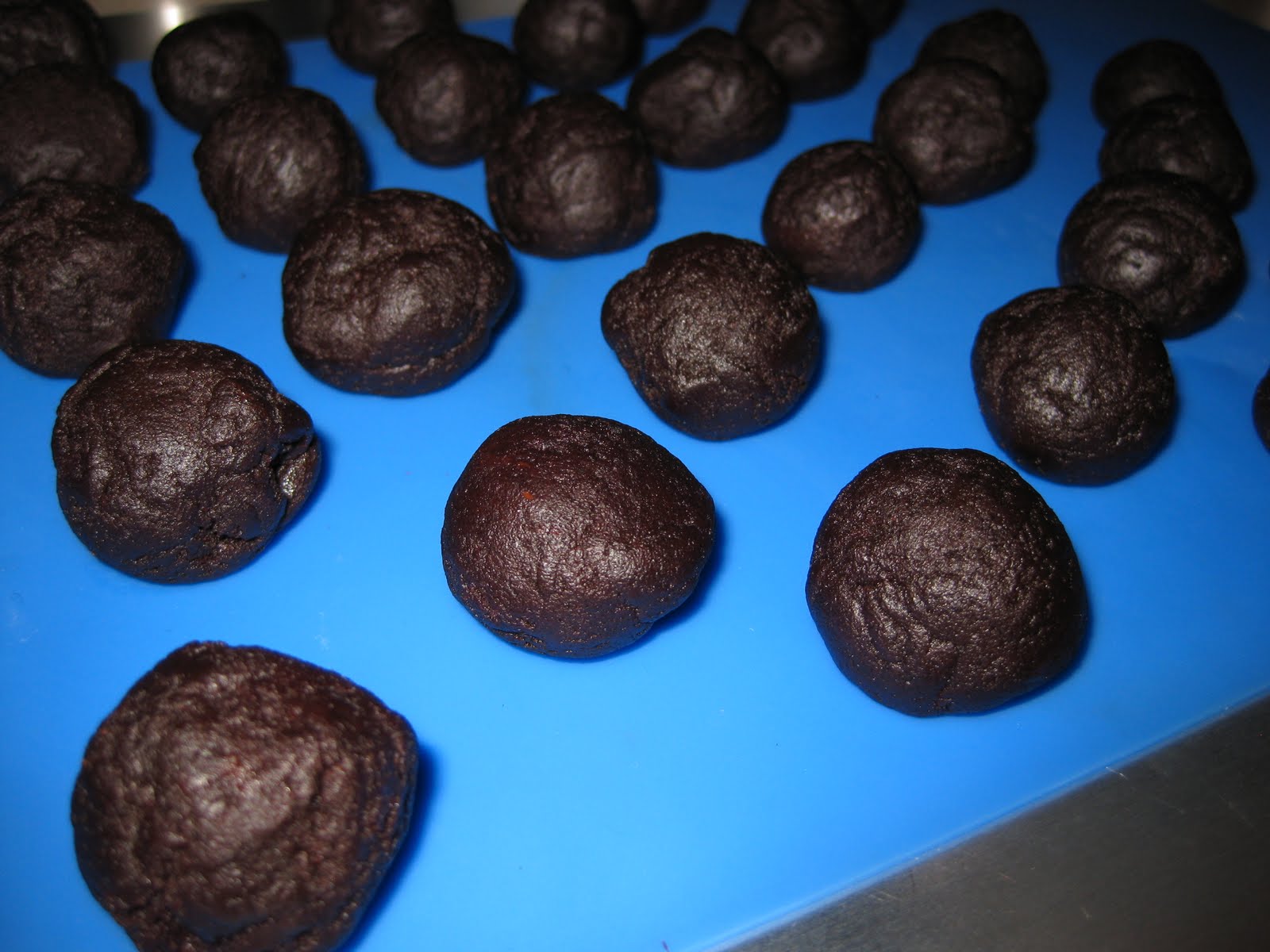 Kate's Kitchen Korner: Cake Truffles, a.k.a. "Cruffles"