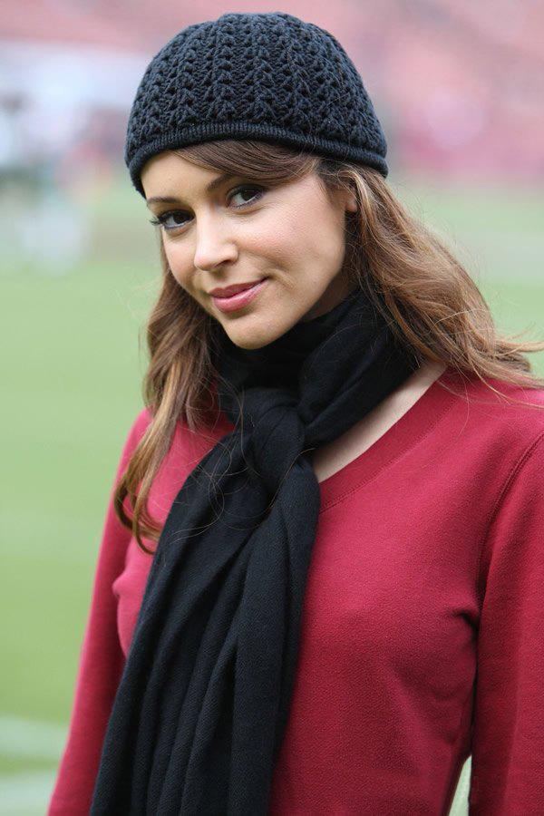 Alyssa Milano Stunning Pics - Hot india model