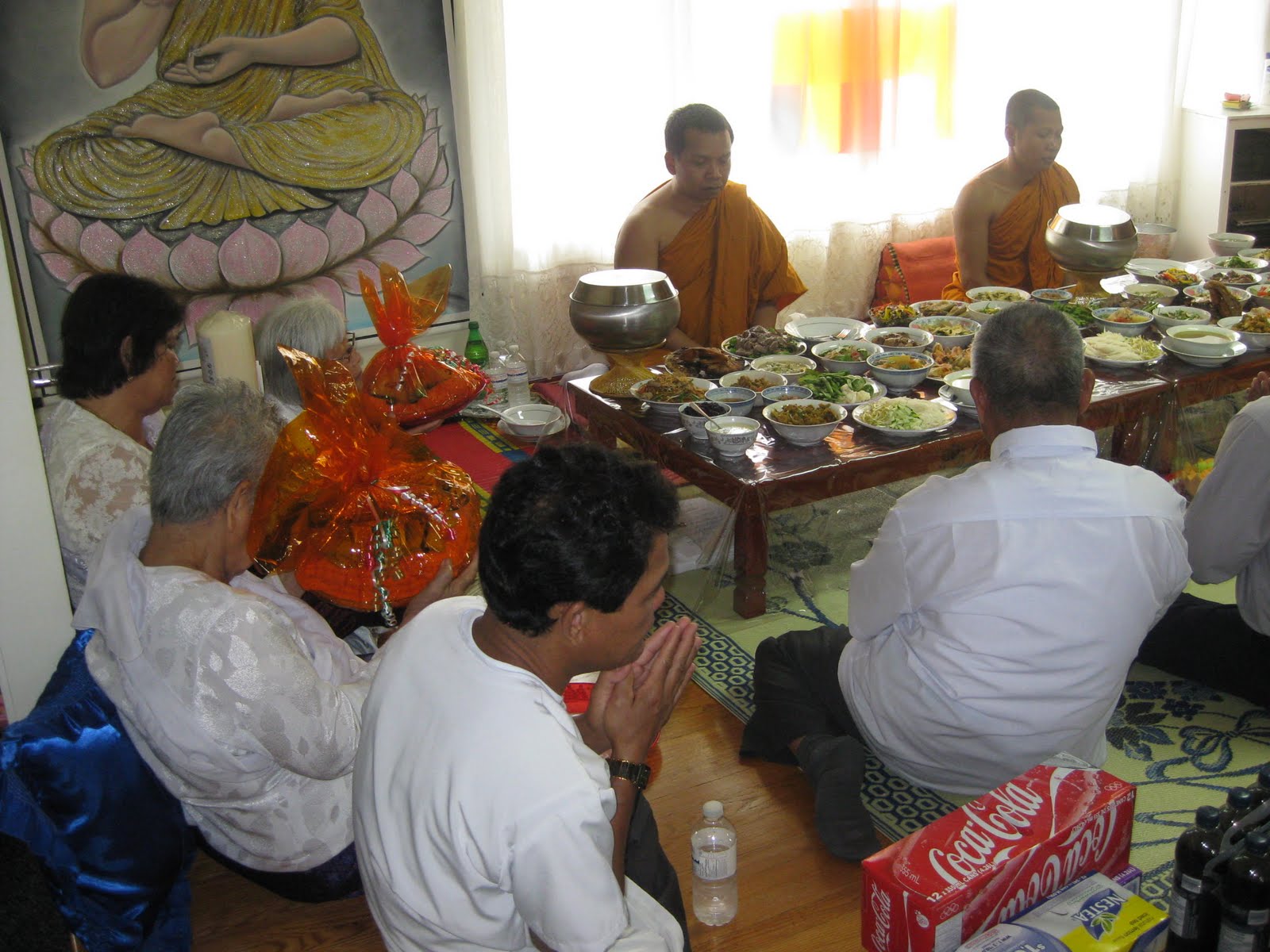 What is the meaning of giving food to the monks? - Wat Bodhikaram