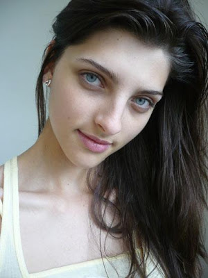 All about Models: Gabriela - striking and gorgeous