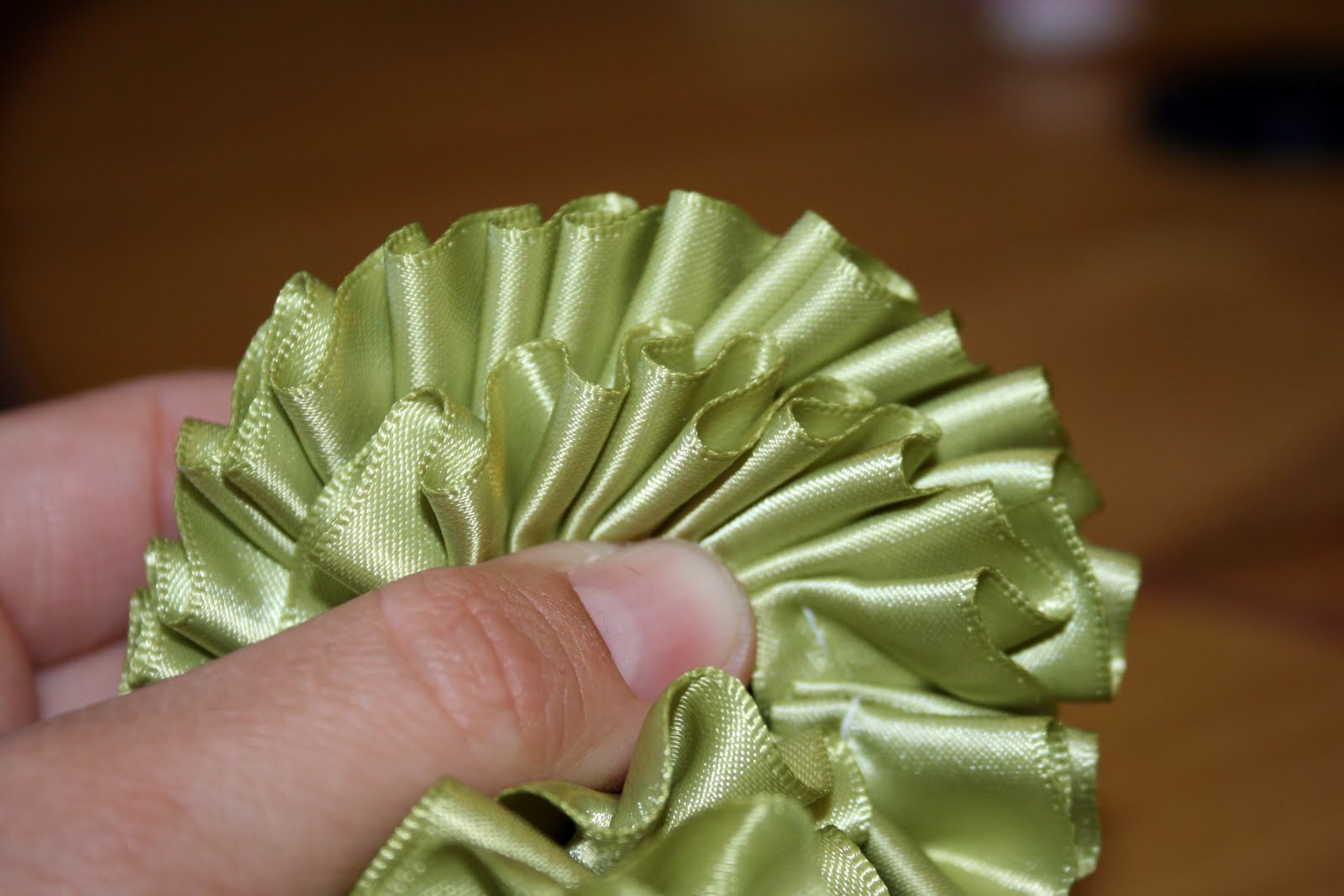 The Pretty Poppy: Pretty Pleated Flower tutorial