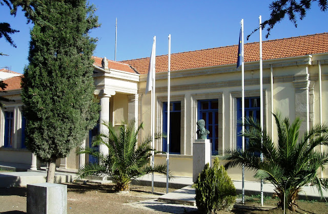 ΛΕΥΚΑΡΑ: ΤΟ ΓΥΜΝΑΣΙΟ - ΛΥΚΕΙΟ ΛΕΥΚΑΡΩΝ