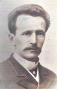 José Velarde Yusti: El poeta José Velarde escrito por Marta Palenque