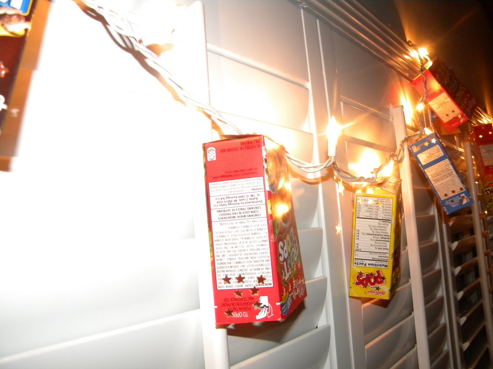 Three Pixie Lane: Cereal Box String of Lights - Crafting with Kids