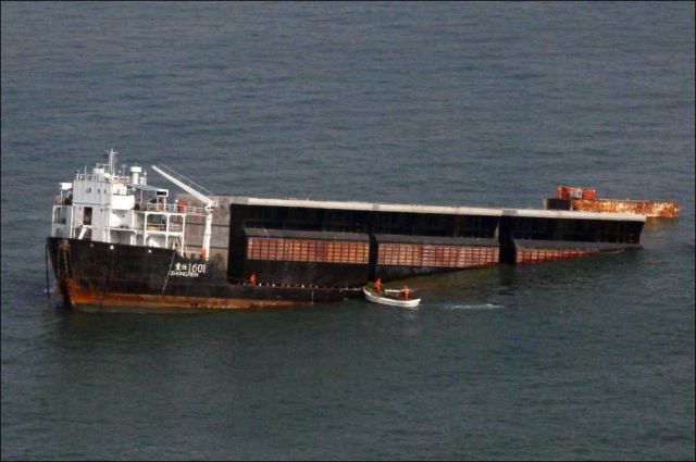 Pix Grove: SOS! A Sinking Barge!