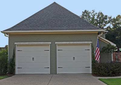 Southern Lagniappe: Curb Appeal: Garage Landscaping Idea