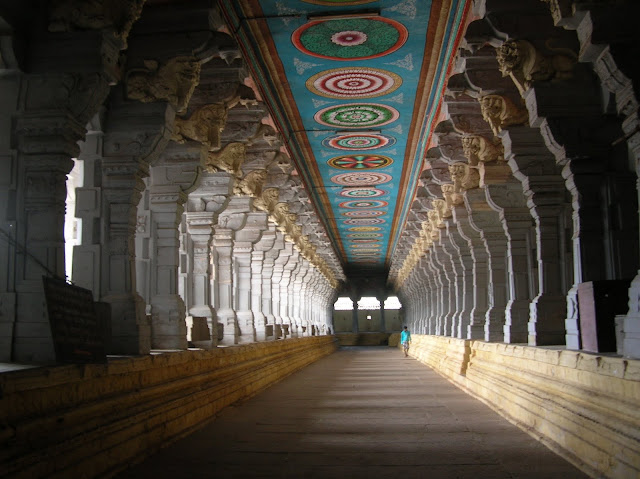 Scene India: Corridors inside Rameshwaram Temple, Tamil Nadu