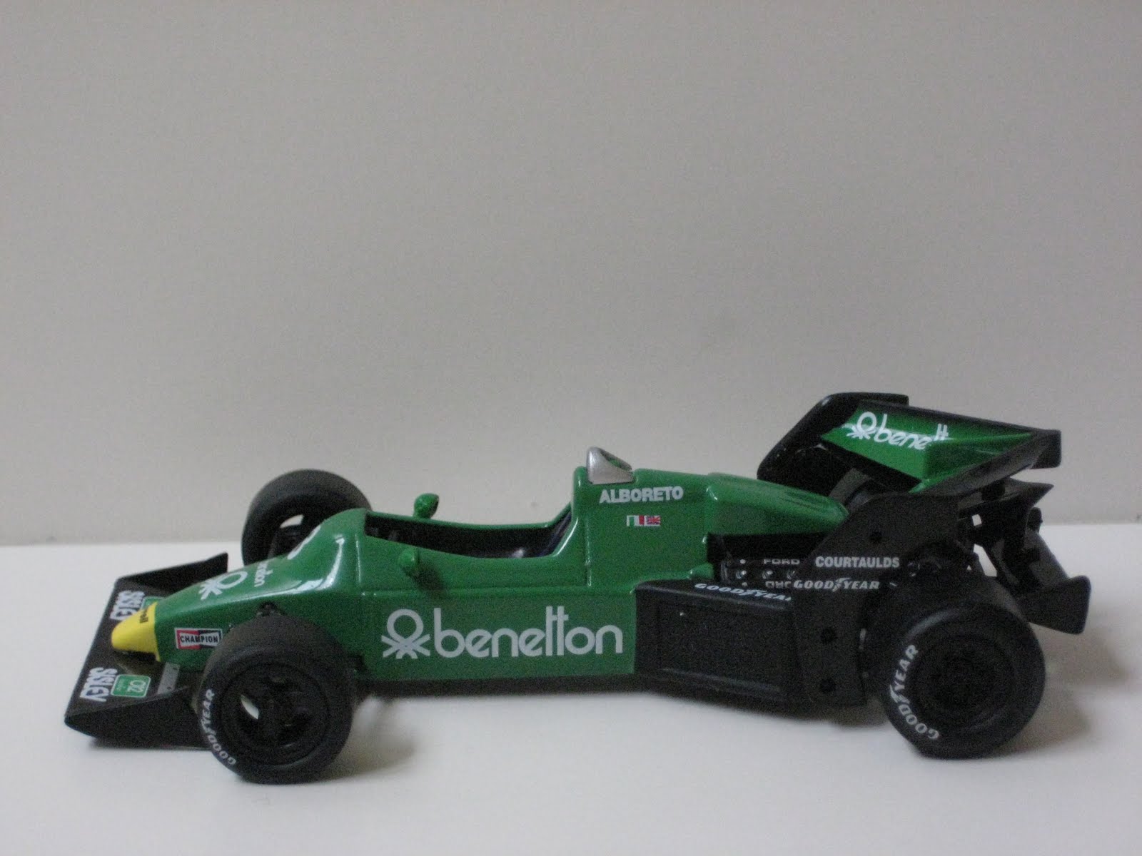 cochesaescala: TYRRELL BENETTON 012 #3 1983 MICHELE ALBORETO