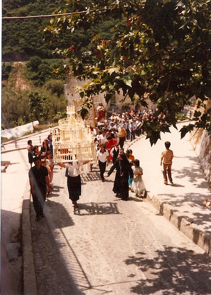 SANTOMENNA A 30 ANNI DAL TERREMOTO: COM'ERA PIEDI LA TERRA
