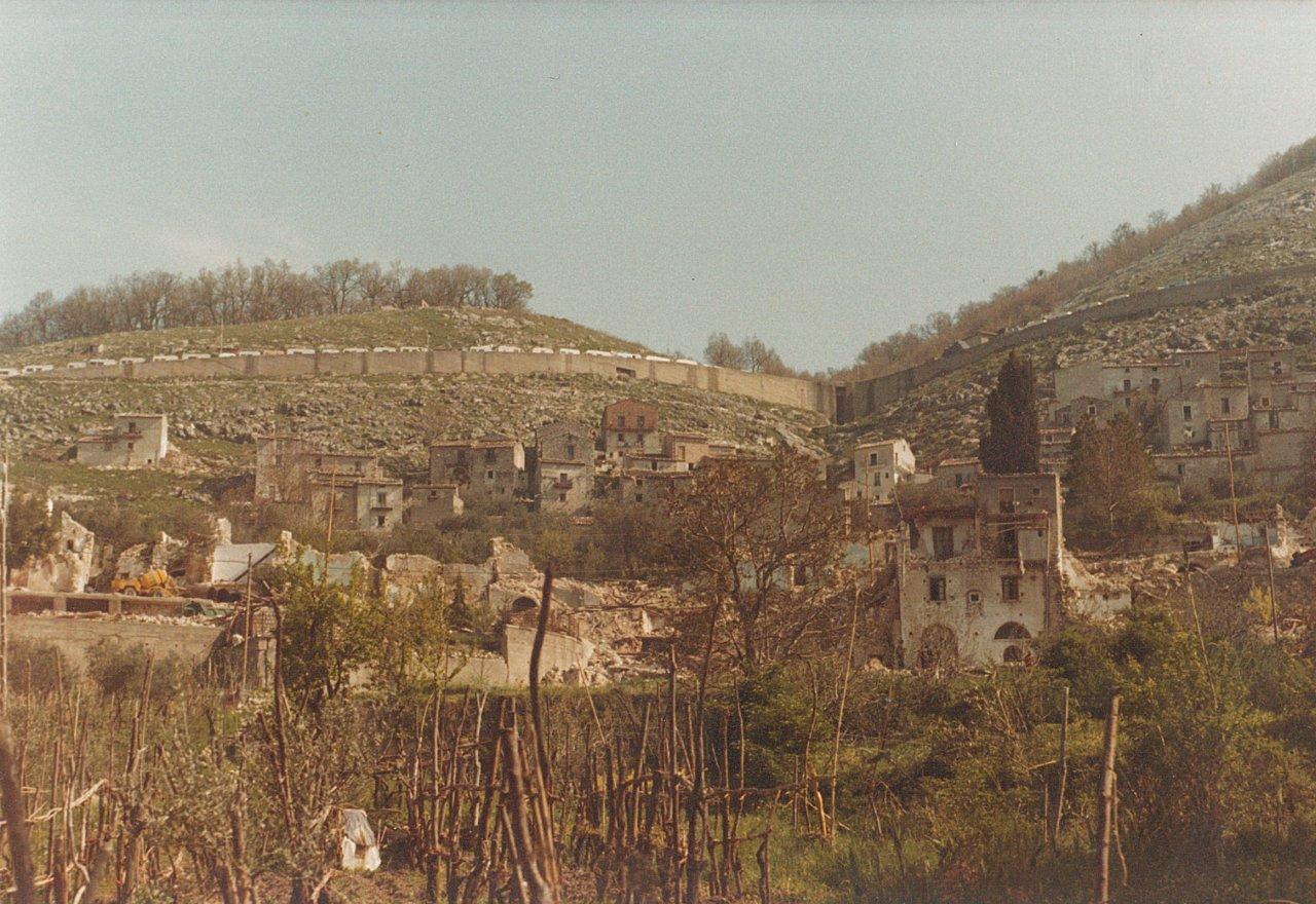 SANTOMENNA A 30 ANNI DAL TERREMOTO: COM'ERA VIA P.A. DI MAJO (zona Fontana)
