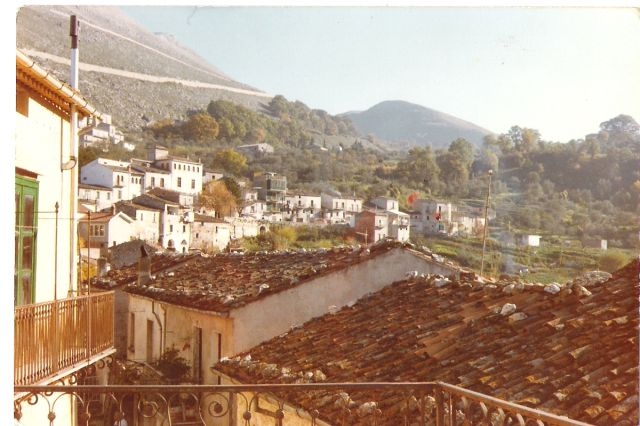 SANTOMENNA A 30 ANNI DAL TERREMOTO: COM'ERA VIA P.A. DI MAJO (zona Fontana)