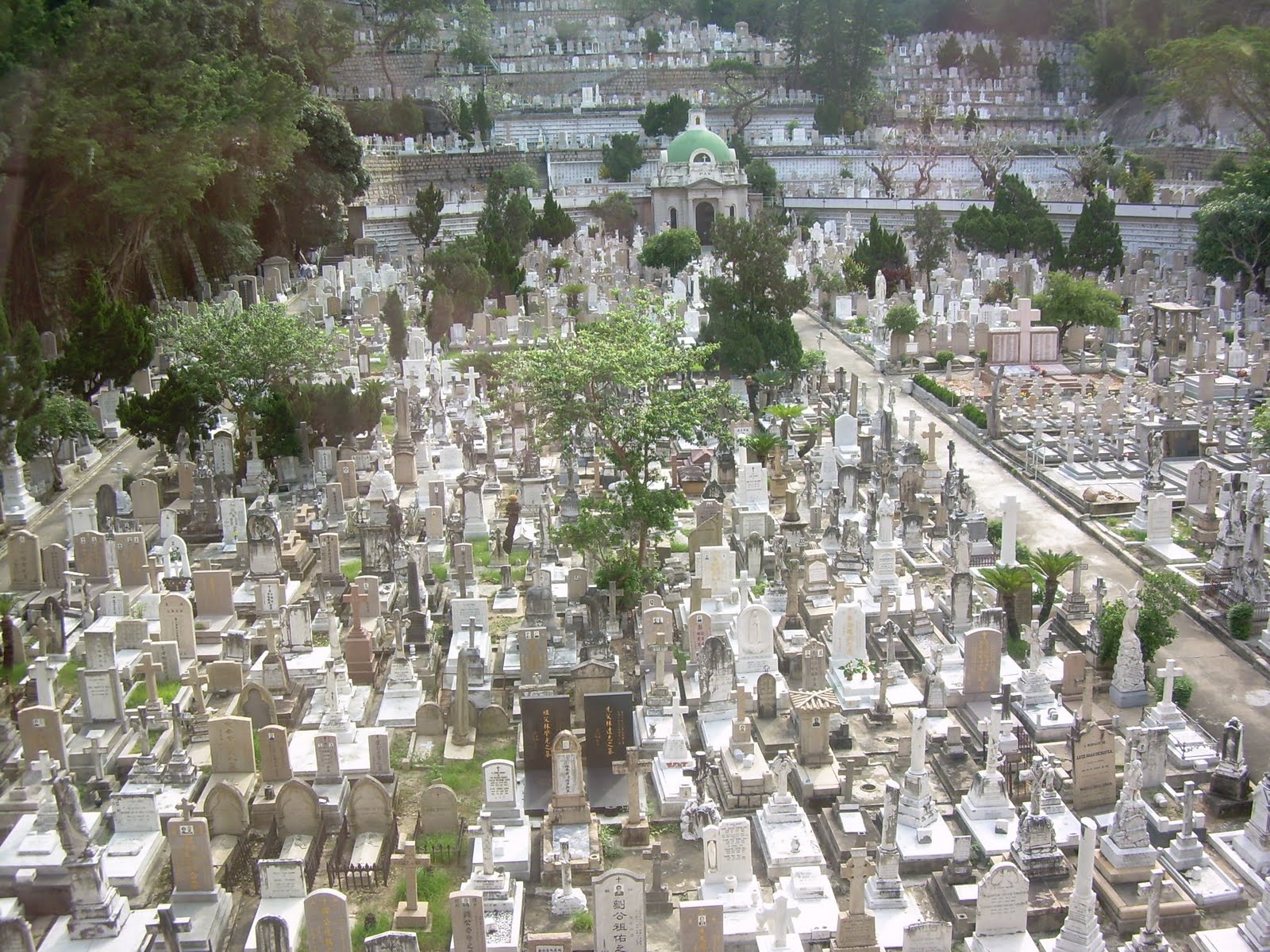 coolmom: Awesome Graveyard!