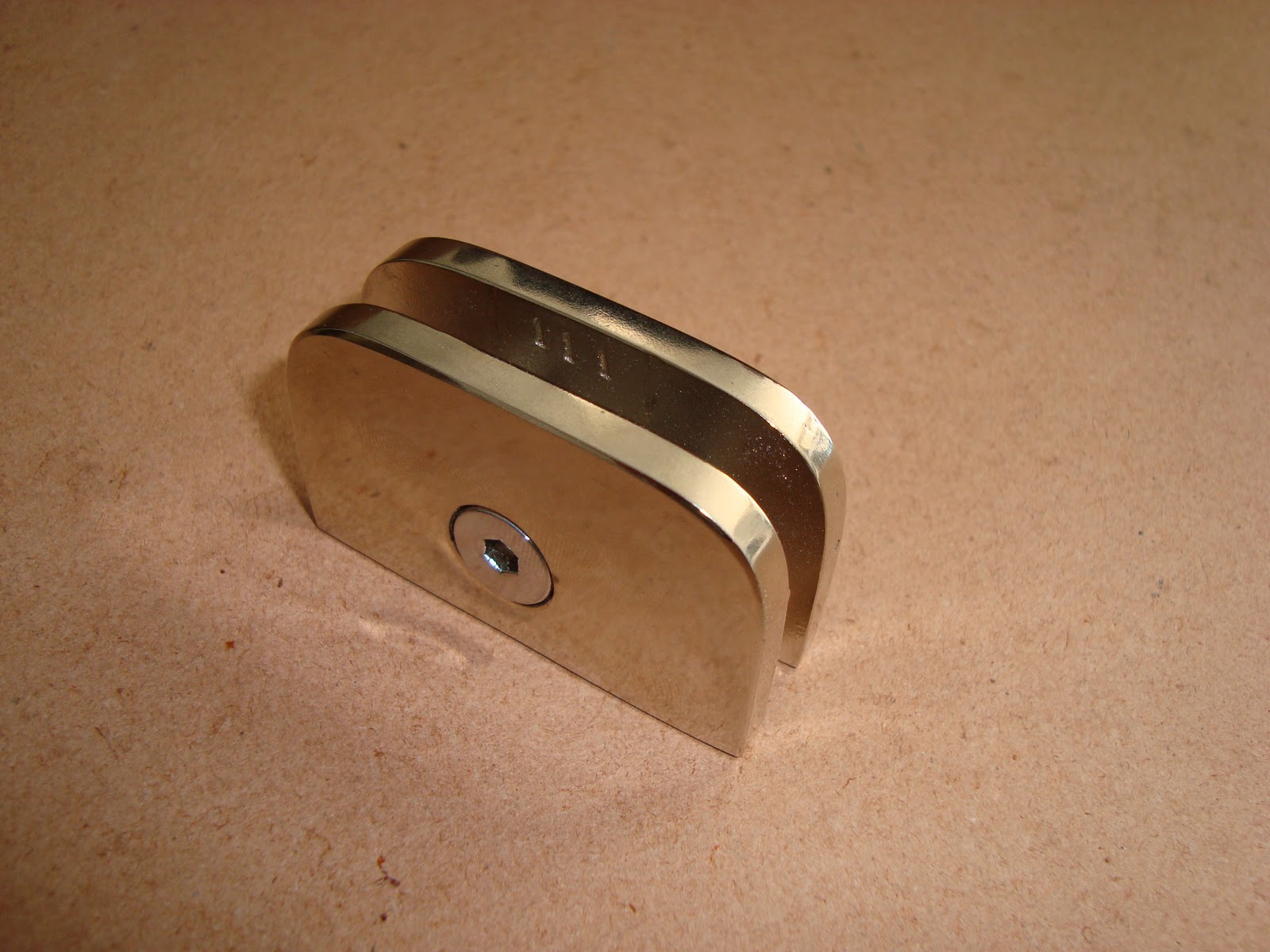 Varif Ltda: Chapeta Fija Con 1 Hueco Para Vidrios De 6-8 mm