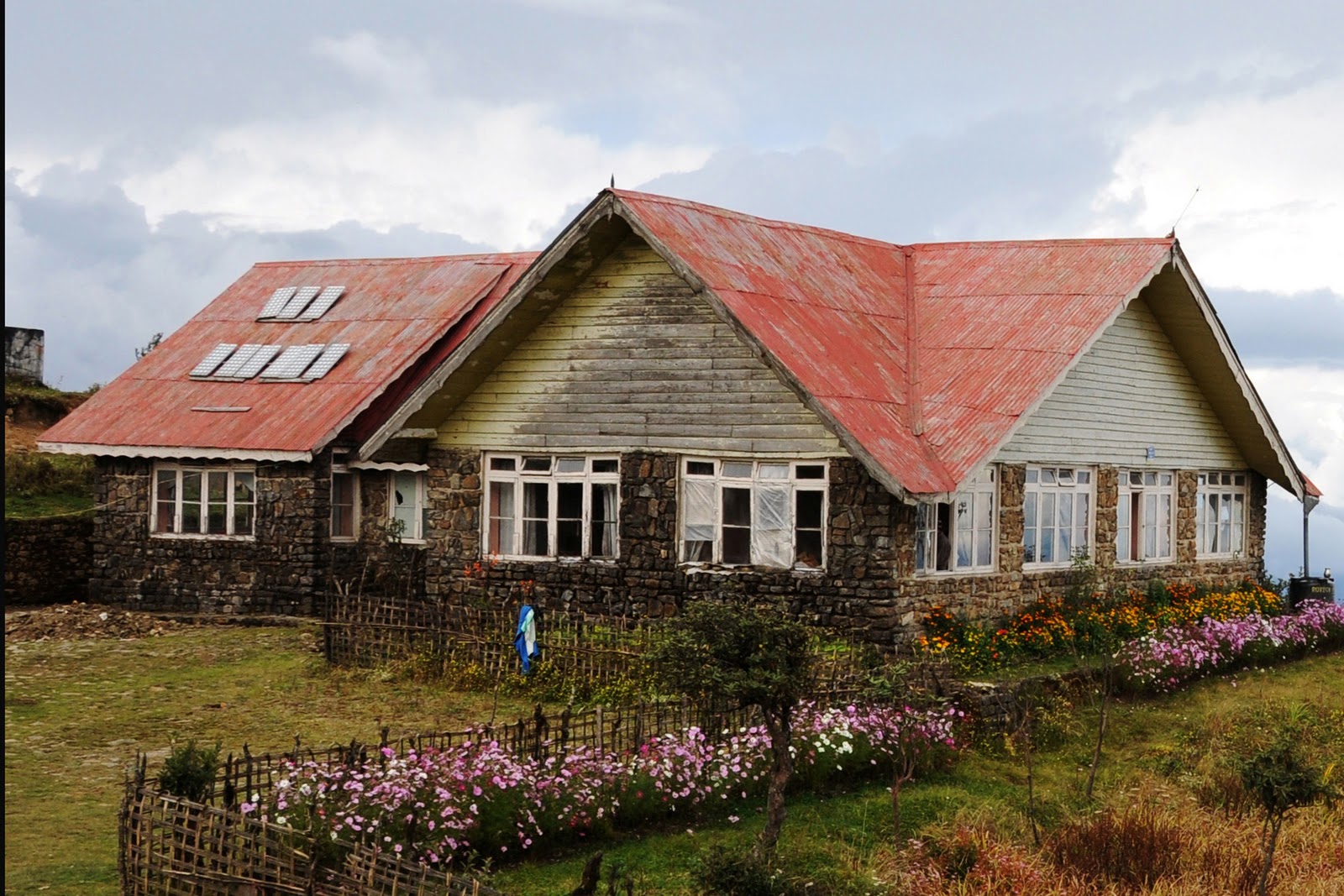 Trekking: SANDAKPHU ---- A NOSTALGIC LOOK BEHIND………….October 2010