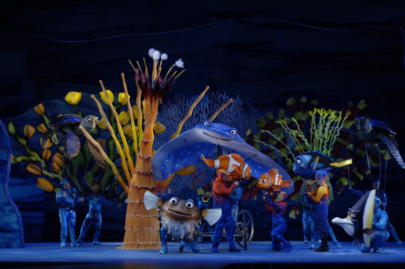 Finding Nemo The Musical - Making a "splash" on stage in a live ...